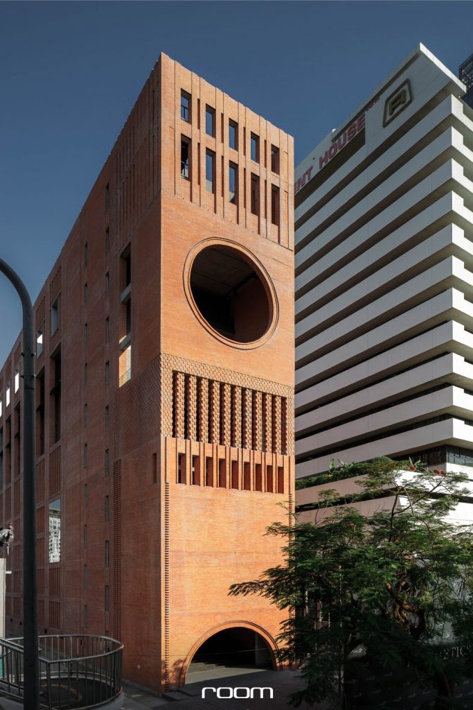 AUA โฉมใหม่ เมื่อ “อิฐ” ถ่ายทอดภาษาสถาปัตยกรรม - room
